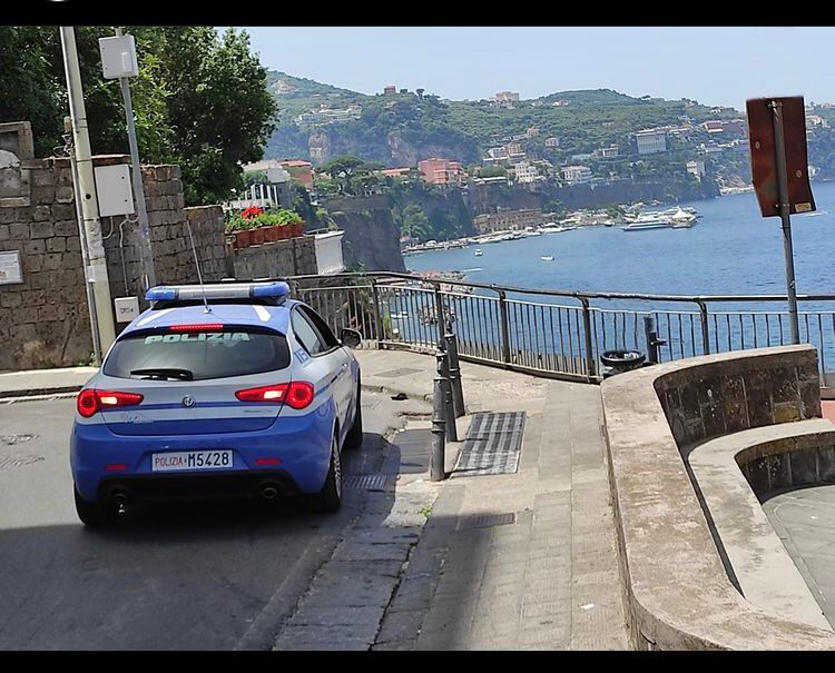 Falsi contratti per migranti, maxi truffa a Napoli: ecco chi sono i 45 ...